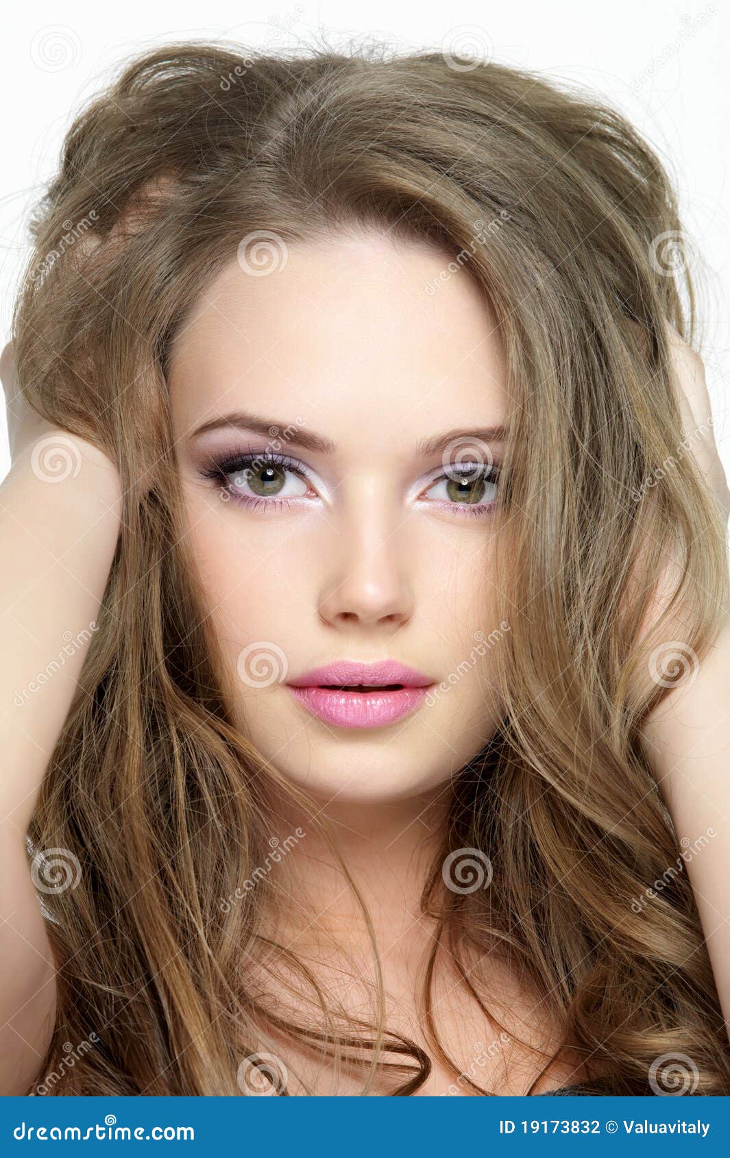 Retrato De La Cara Bonita Hermosa De La Chica Joven Foto De Archivo Imagen De Vertical