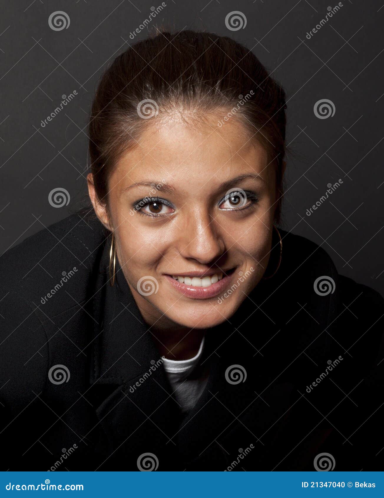 Retrato De La Chica Joven Foto De Archivo Imagen De Hermoso 21347040