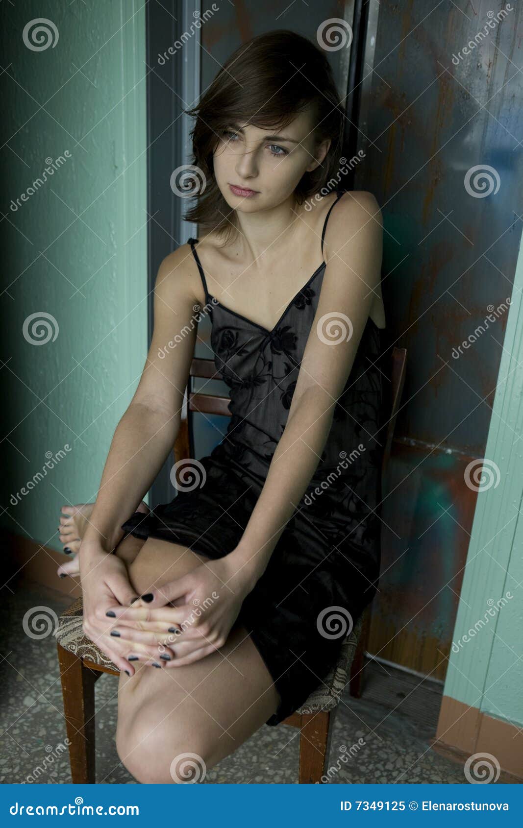 Retrato De La Chica Joven Imagen De Archivo Imagen De Pista 7349125