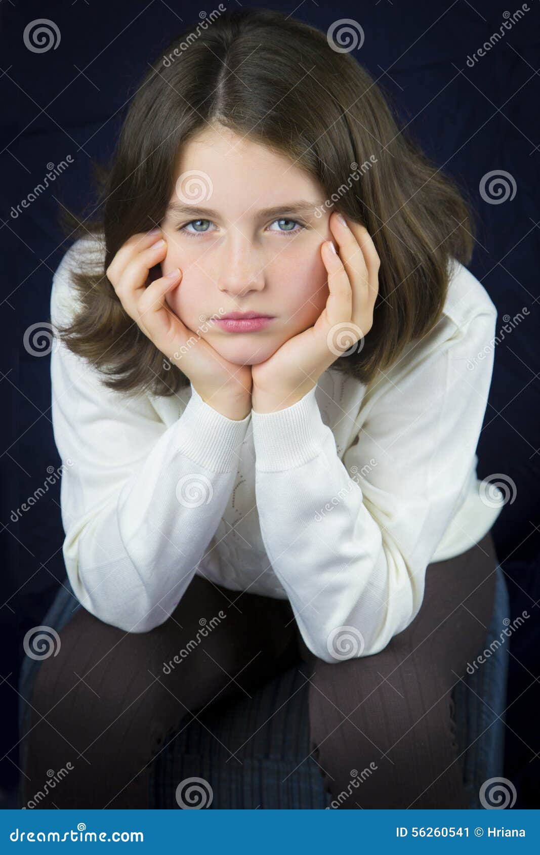 Retrato De La Chica Joven Hermosa Imagen De Archivo Imagen De Persona Pelo 56260541
