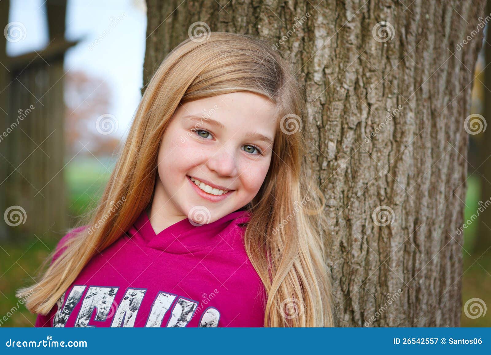 Retrato De La Muchacha Linda Imagen de archivo - Imagen de travieso ...