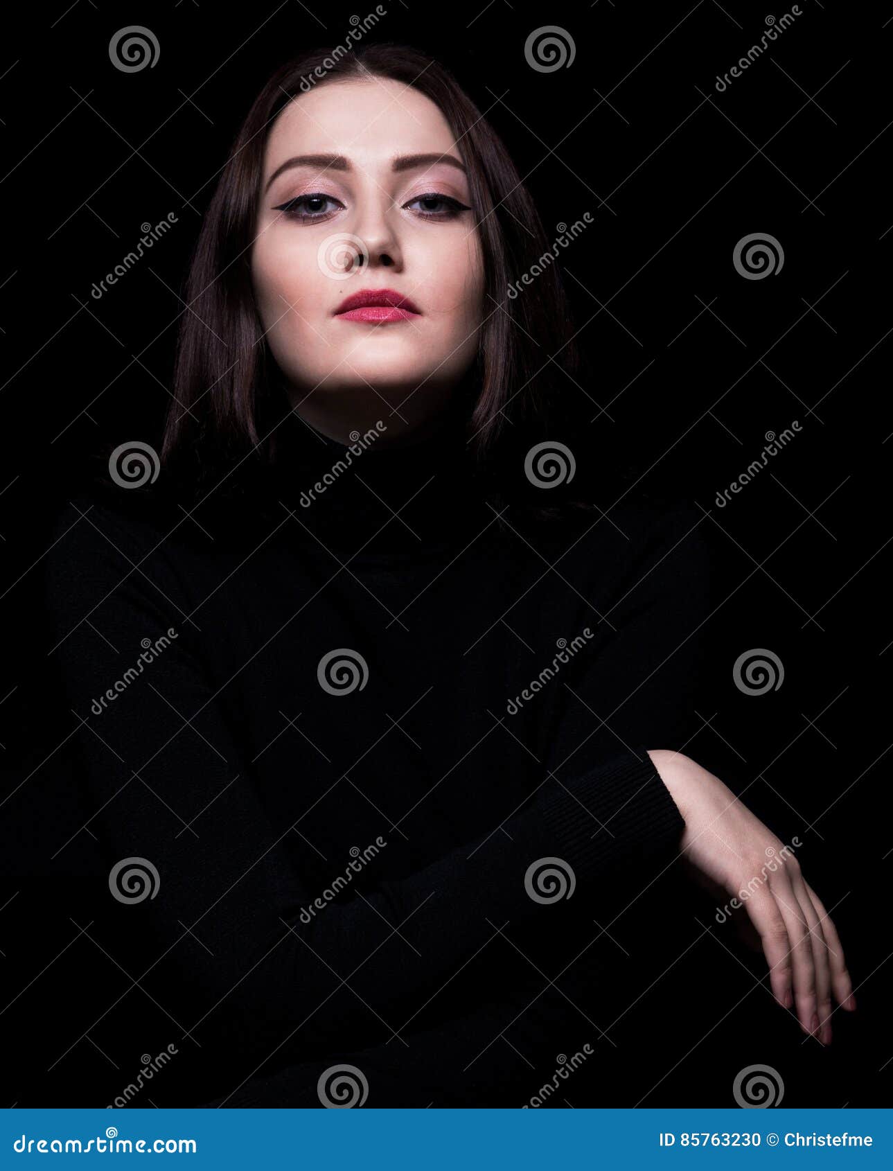 Retrato De La Mujer Atrevida Hermosa Foto de archivo - Imagen de ...