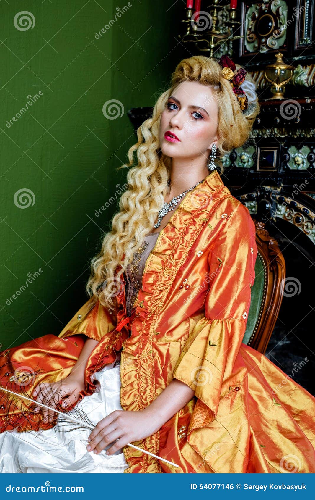 Retrato De La Mujer Barroca De La Moda Foto de archivo - Imagen de ...