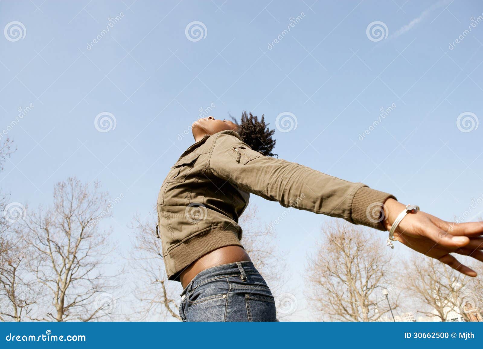 Retrato De La Mujer Con Los Brazos Extendidos. Foto de archivo - Imagen ...