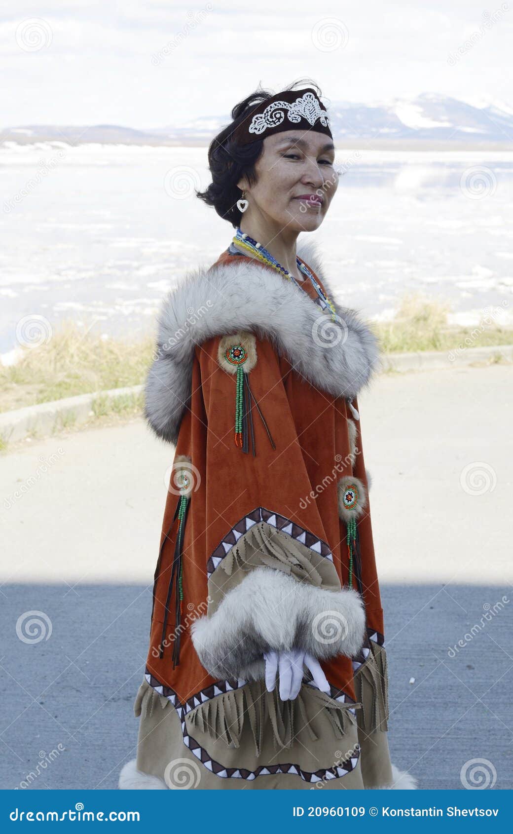 Retrato De La Mujer Del Chukchi Imagen de archivo - Imagen de ...