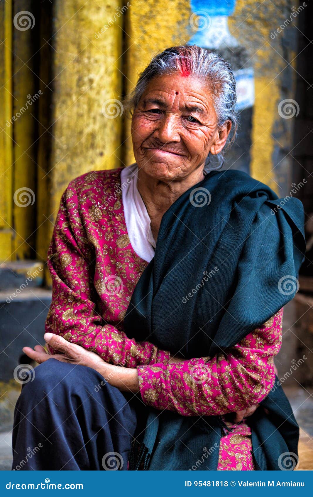 Retrato De La Mujer Del Nepali Foto de archivo editorial - Imagen de ...