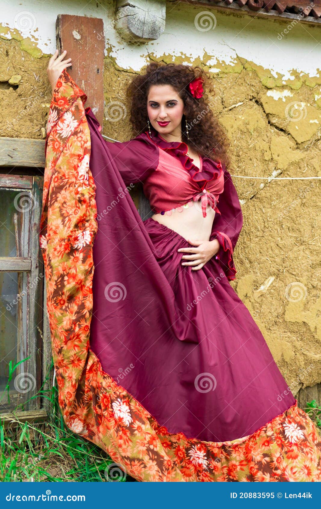 Retrato De La Mujer Gitana Hermosa Foto de archivo libre de regalías ...
