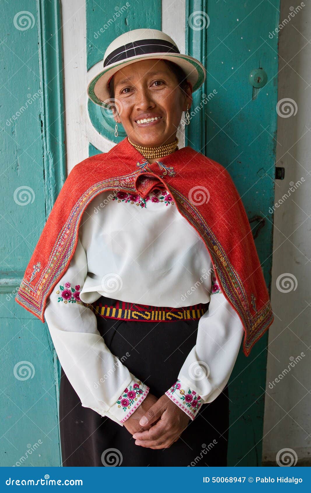 Retrato De La Mujer Indígena Hermosa De Fotografía editorial - Imagen ...