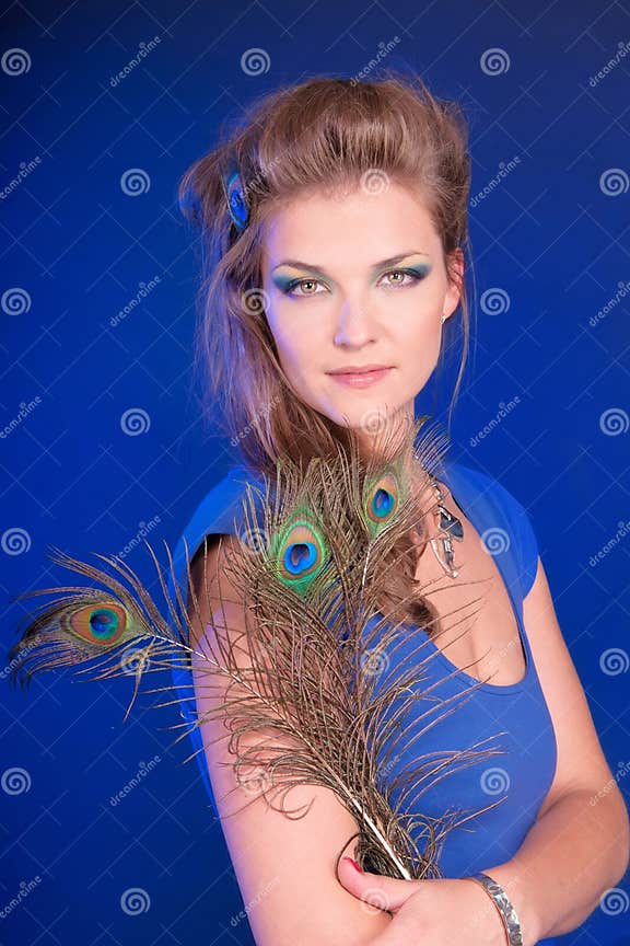 Retrato De La Mujer Joven Imagen De Archivo Imagen De Belleza 26332057