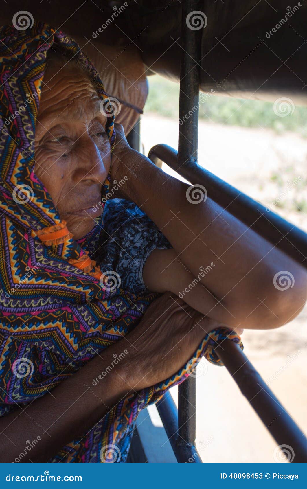 Retrato De La Mujer Mayor Del Indio De Wayuu Foto de archivo editorial ...