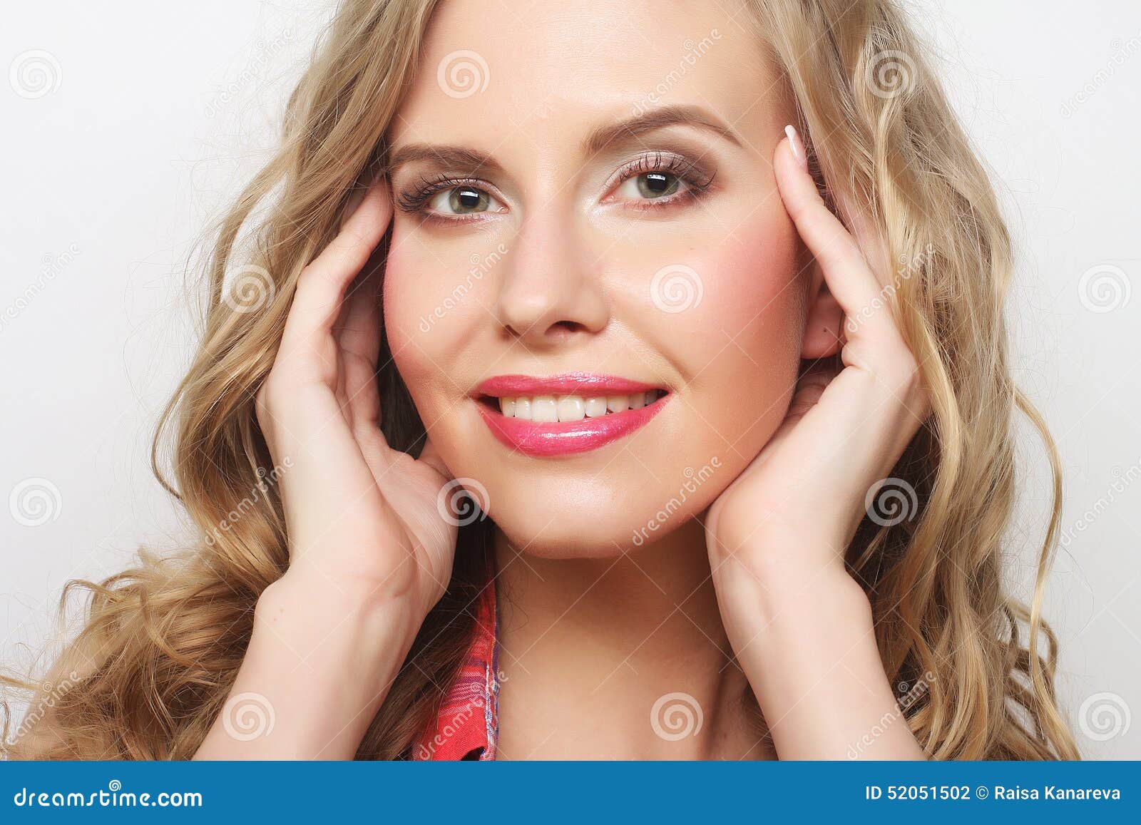 Retrato De La Mujer Rubia Sensual Joven Foto De Archivo Imagen De Sensual Labios 52051502