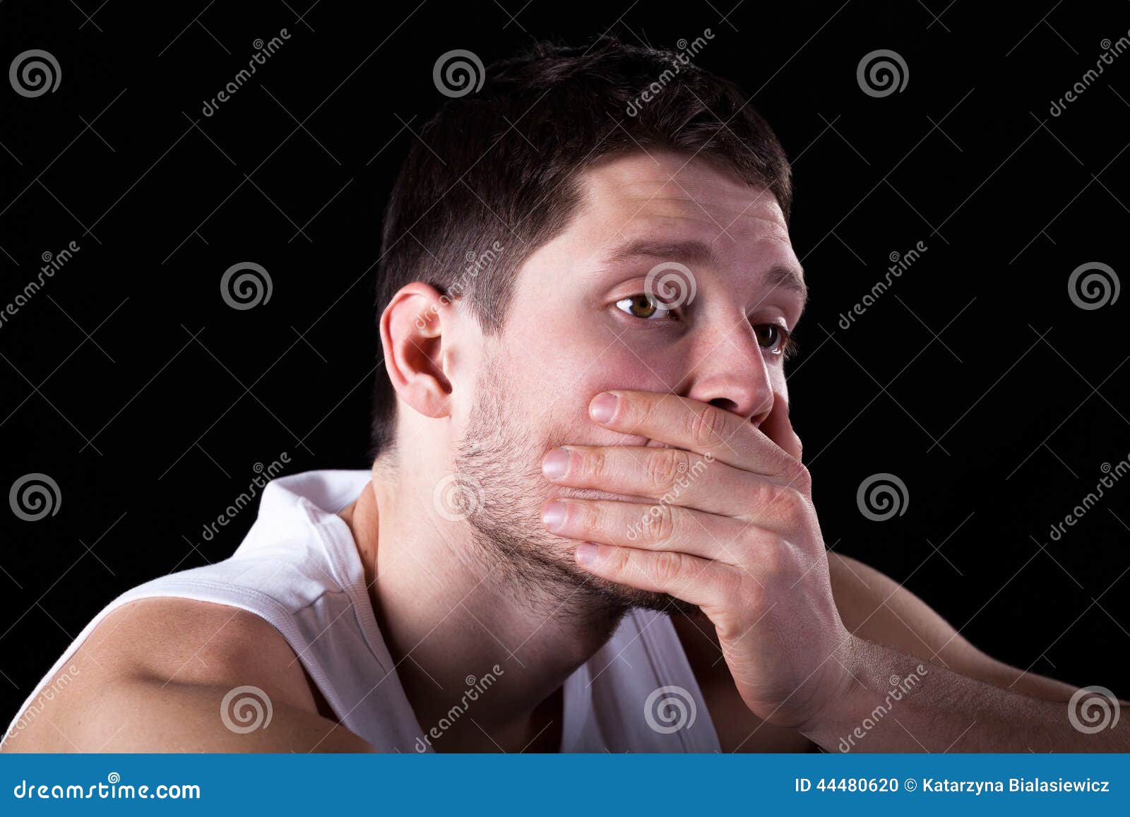 Retrato de tossir o homem foto de stock. Imagem de horizontal - 44480620