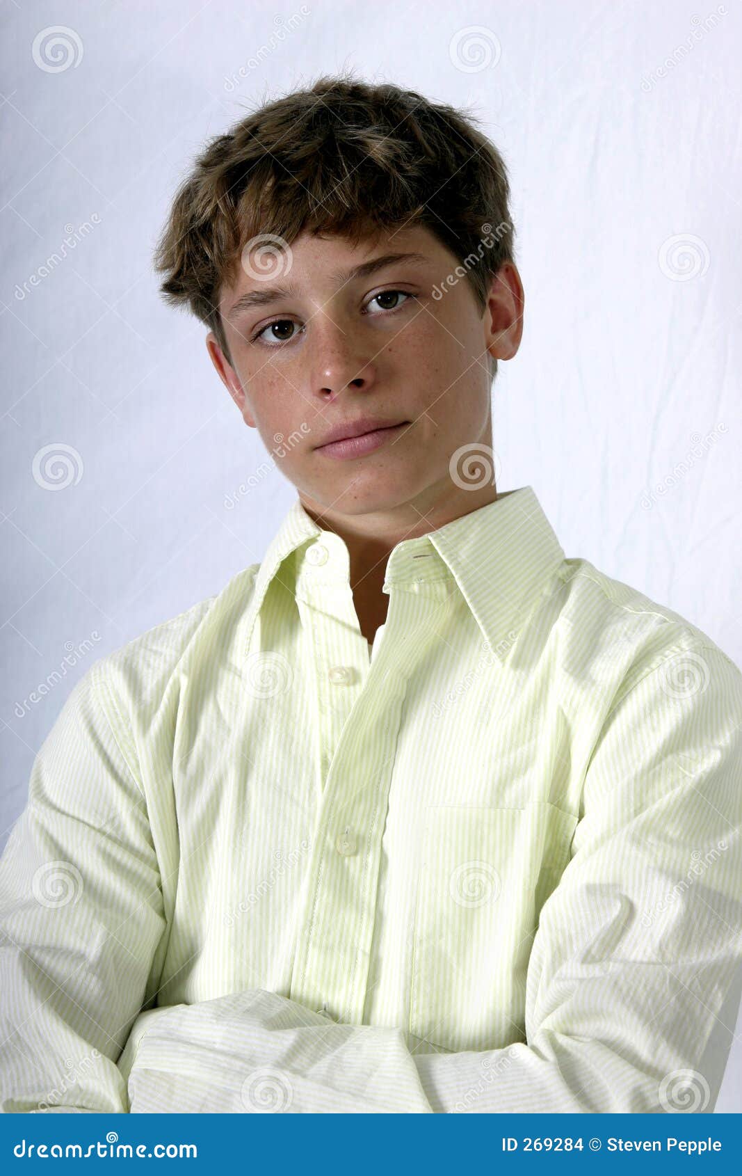 Retrato De Un Hombre Joven Foto De Archivo Imagen De Hombre 269284