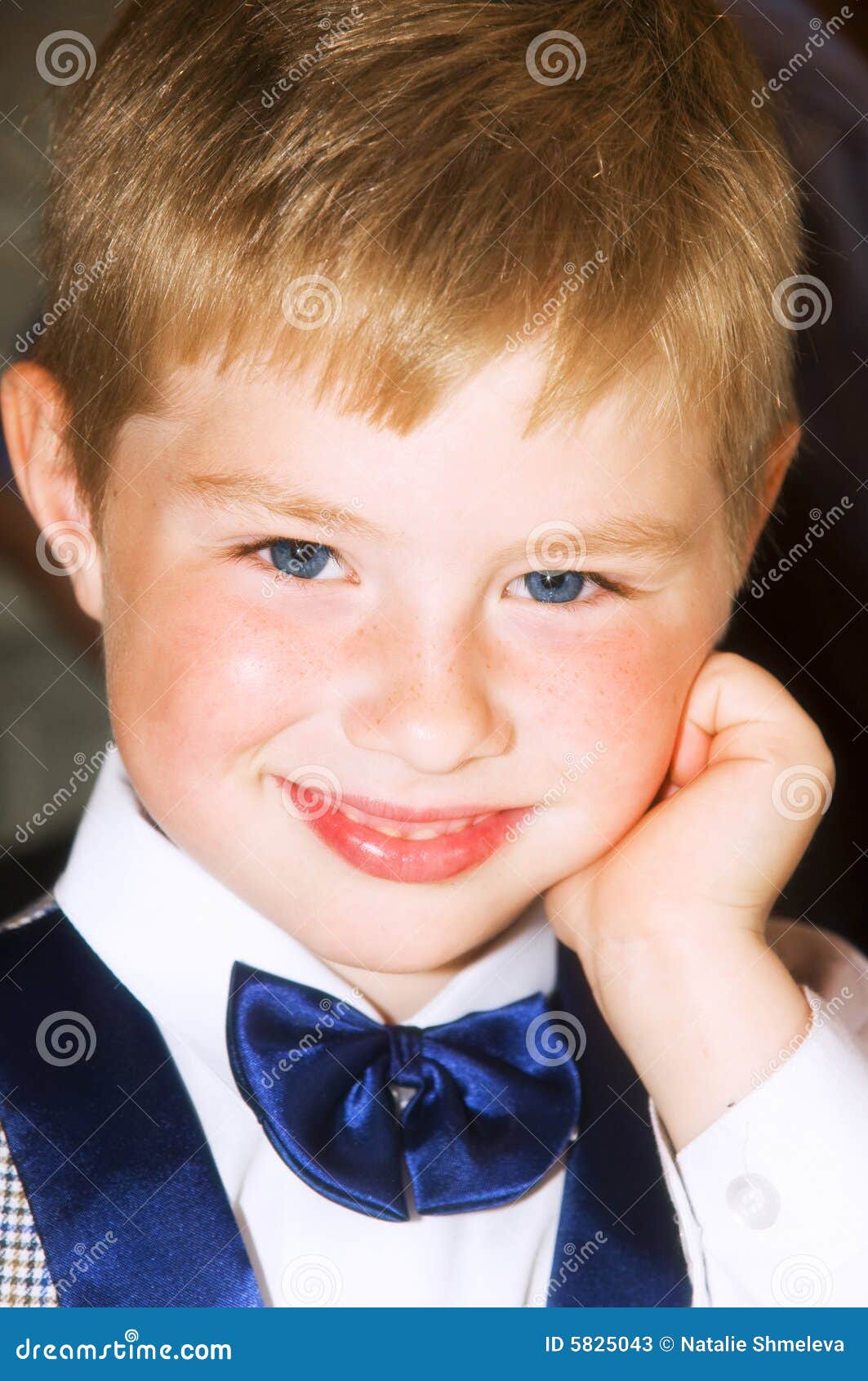 Retrato De Un Muchacho Lindo Imagen de archivo - Imagen de preescolar ...