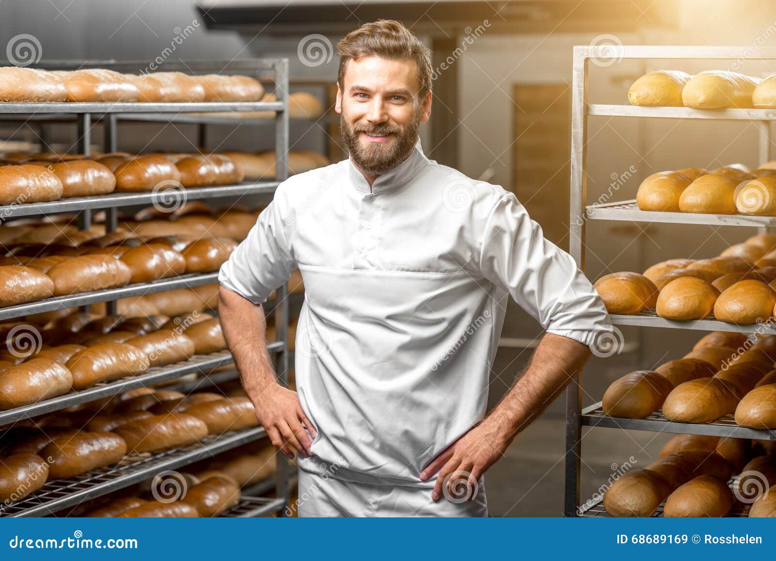 Retrato de un panadero imagen de archivo. Imagen de alegre - 68689169