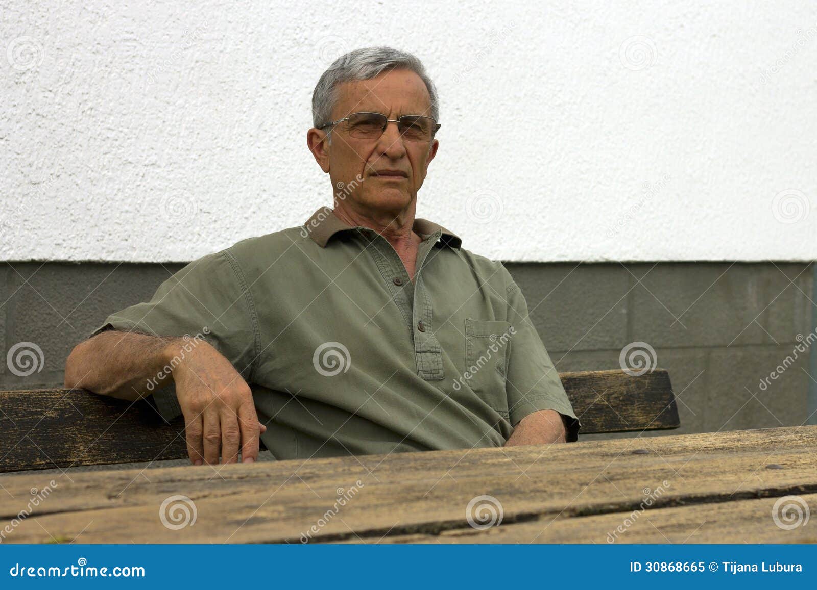 Retrato de un pensionista imagen de archivo. Imagen de casa - 30868665