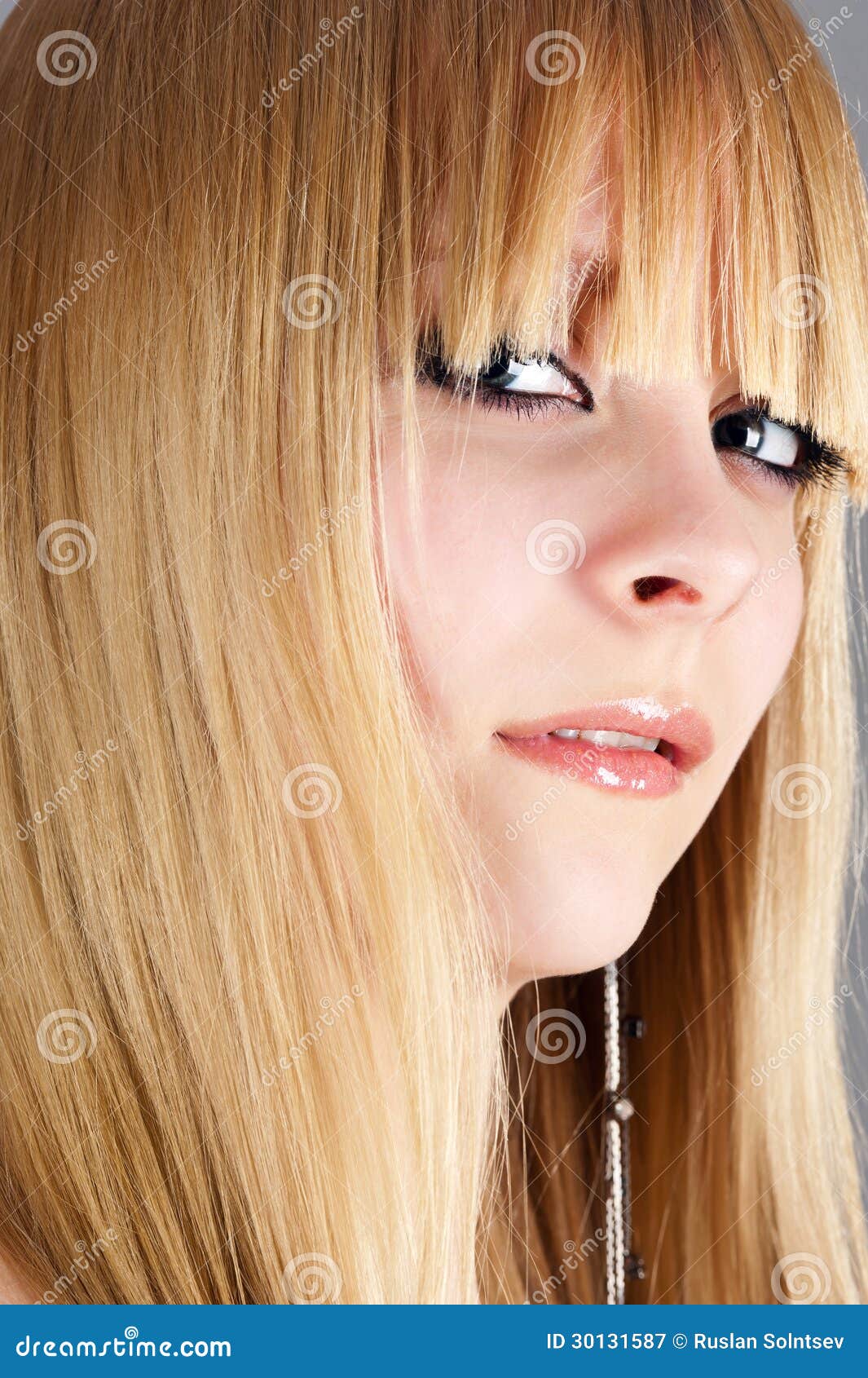 Rubio lindo imagen de archivo. Imagen de lipstick, labio - 30131587