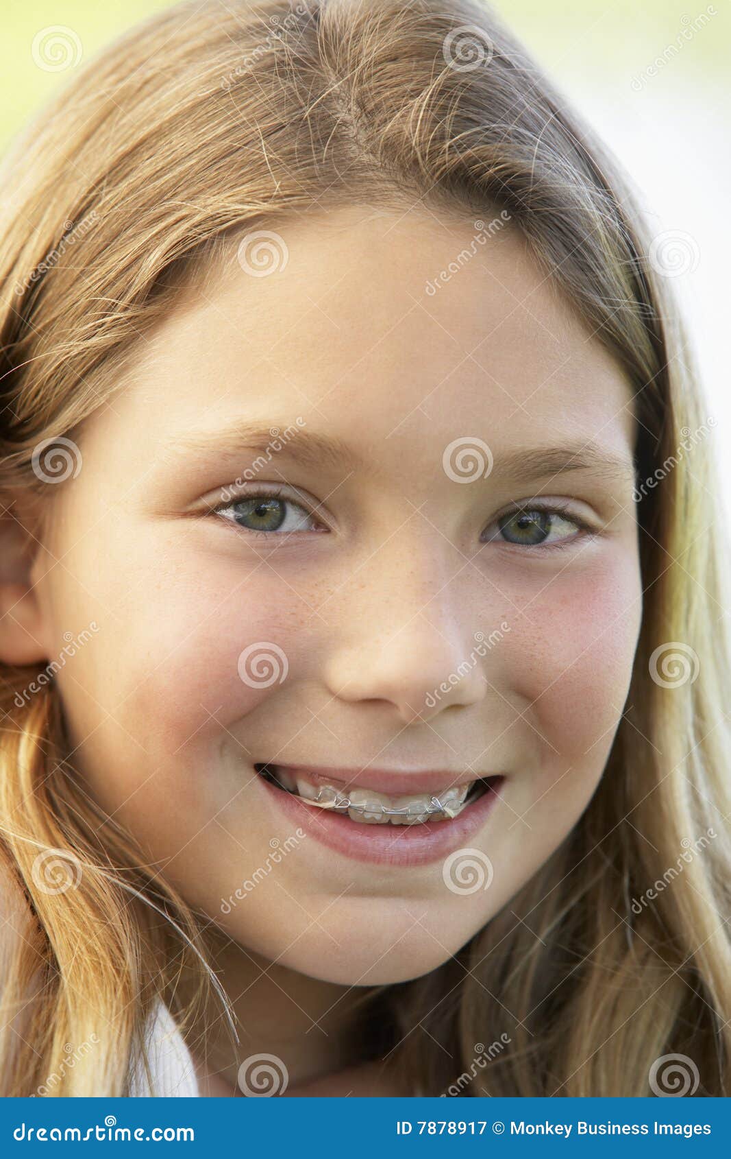 Retrato de una muchacha imagen de archivo. Imagen de sonriente - 7878917