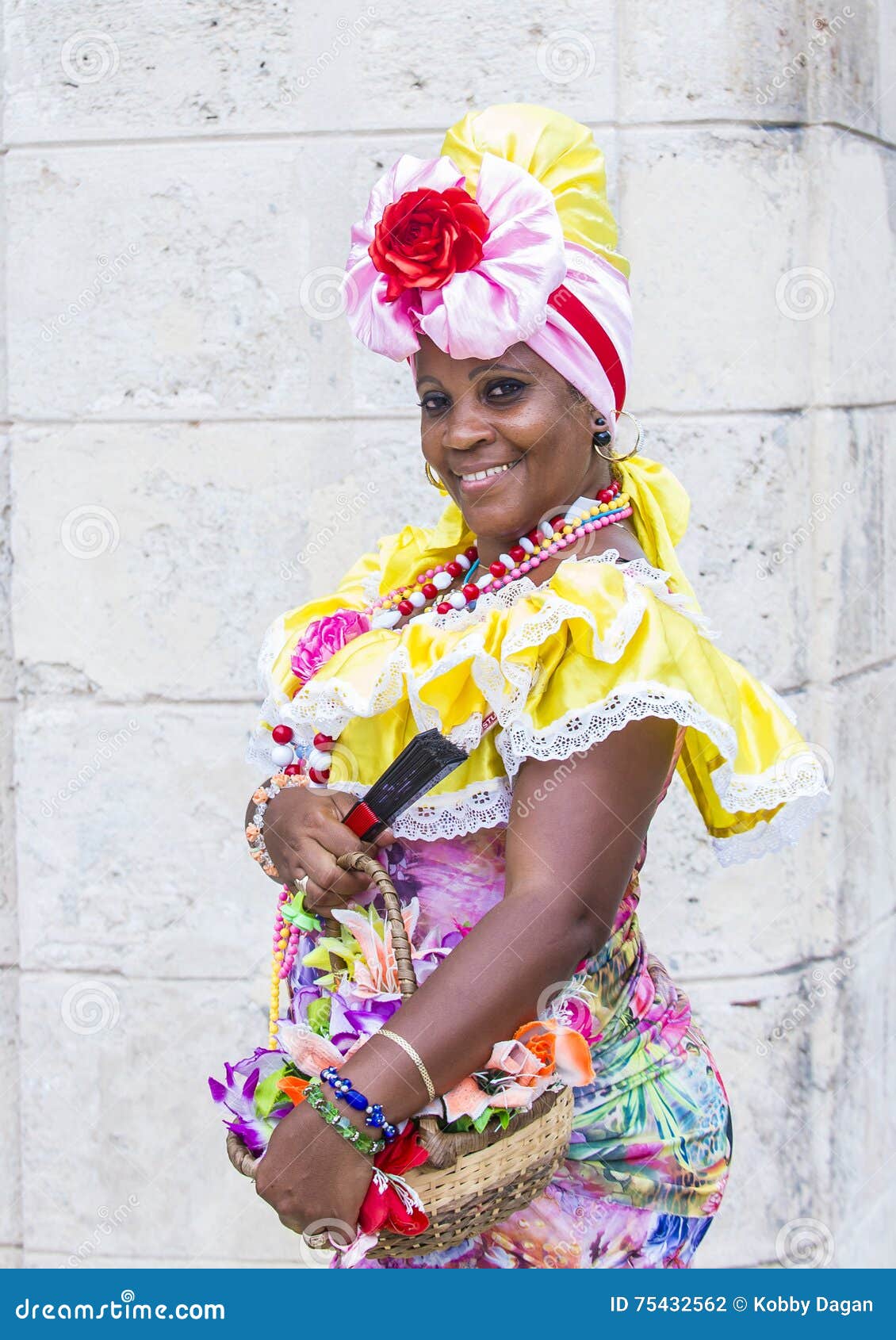 Retrato De Una Mujer Cubana Fotografía editorial - Imagen de umbral ...