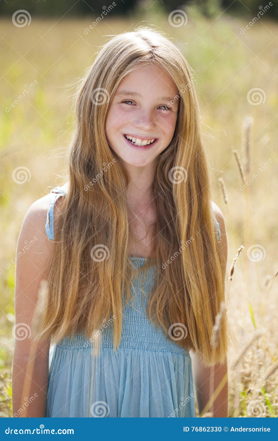 Retrato De Una Niña Rubia Joven Hermosa Foto de archivo - Imagen de ... Retrato De Una Niña Rubia Joven Hermosa Foto de archivo - Imagen de ...