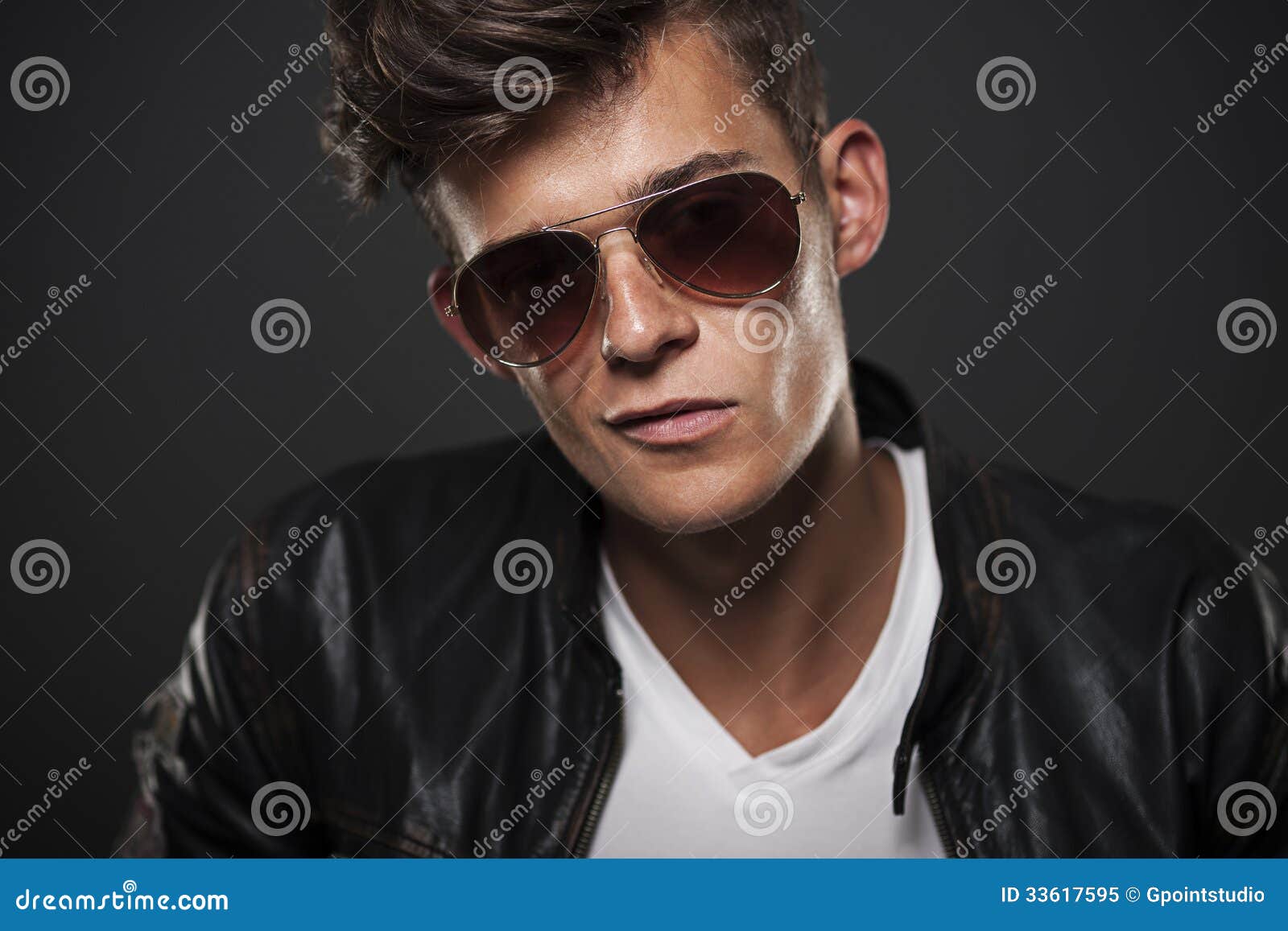 Retrato del chico malo imagen de archivo. Imagen de chaqueta - 33617595