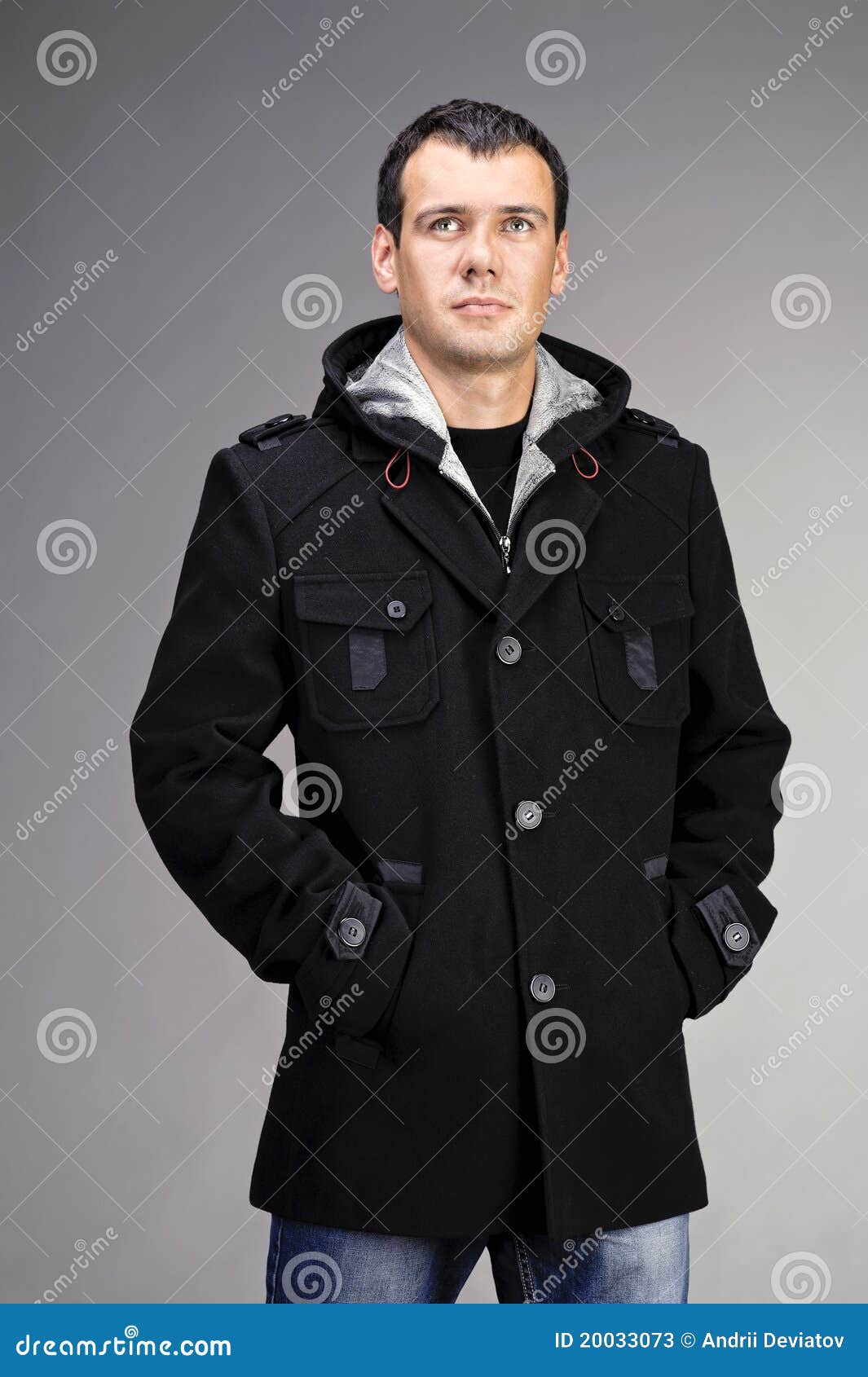 Retrato Del Hombre Hermoso En Capa Imagen de archivo - Imagen de ...