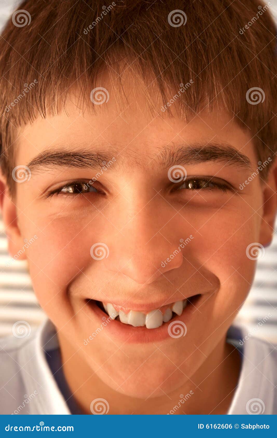 Retrato del muchacho foto de archivo. Imagen de sonriente - 6162606