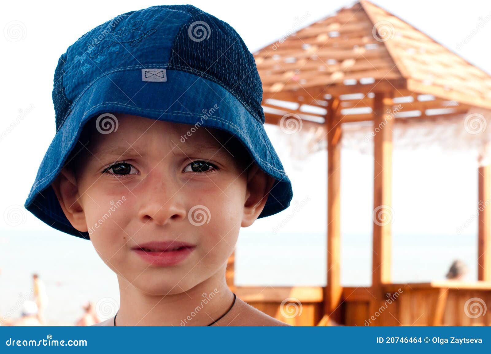 Retrato Del Muchacho Con Una Mirada Triste Foto de archivo - Imagen de ...