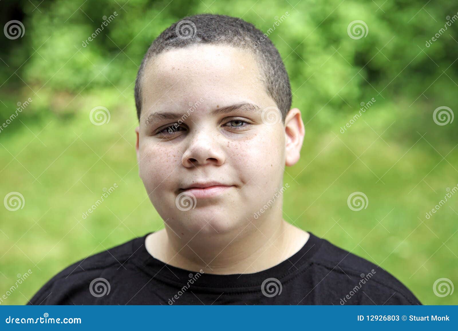 Retrato Del Muchacho Del Latino Imagen de archivo - Imagen de ...