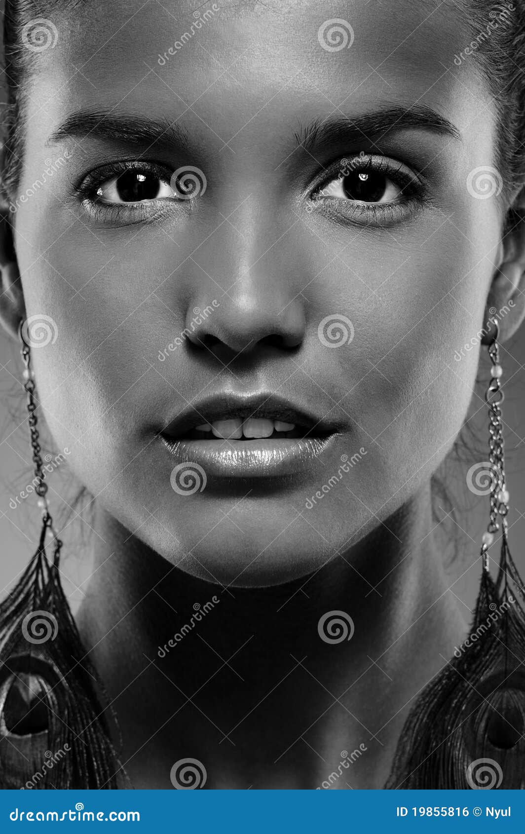 Retrato Del Primer De La Mujer Atractiva Foto de archivo - Imagen de ... Retrato Del Primer De La Mujer Atractiva Foto de archivo - Imagen de ...
