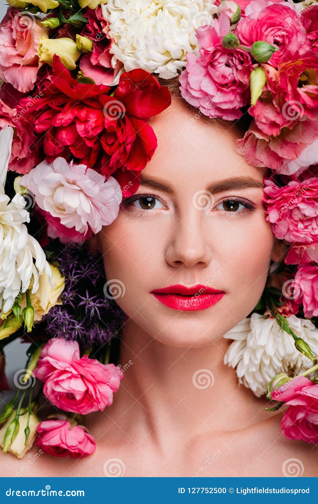 Retrato Del Primer De La Mujer Desnuda Joven Hermosa Foto de archivo ... Retrato Del Primer De La Mujer Desnuda Joven Hermosa Foto de archivo ...
