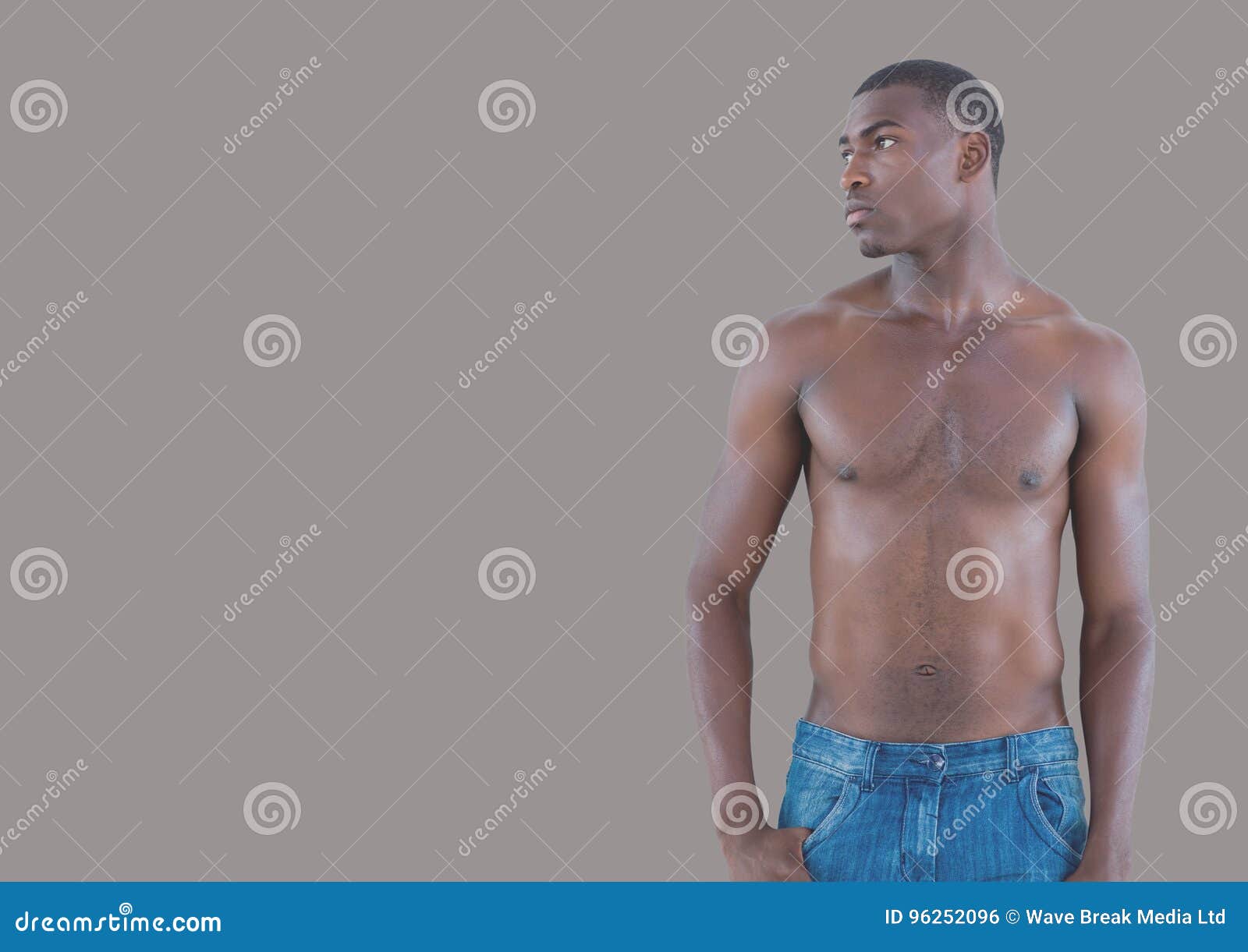 Retrato Do Homem Magro Com Fundo Cinzento Foto de Stock - Imagem de ...