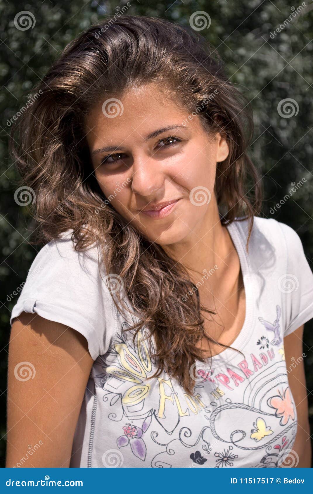 Retrato Hermoso De La Muchacha, Sonriendo Imagen de archivo - Imagen de ...