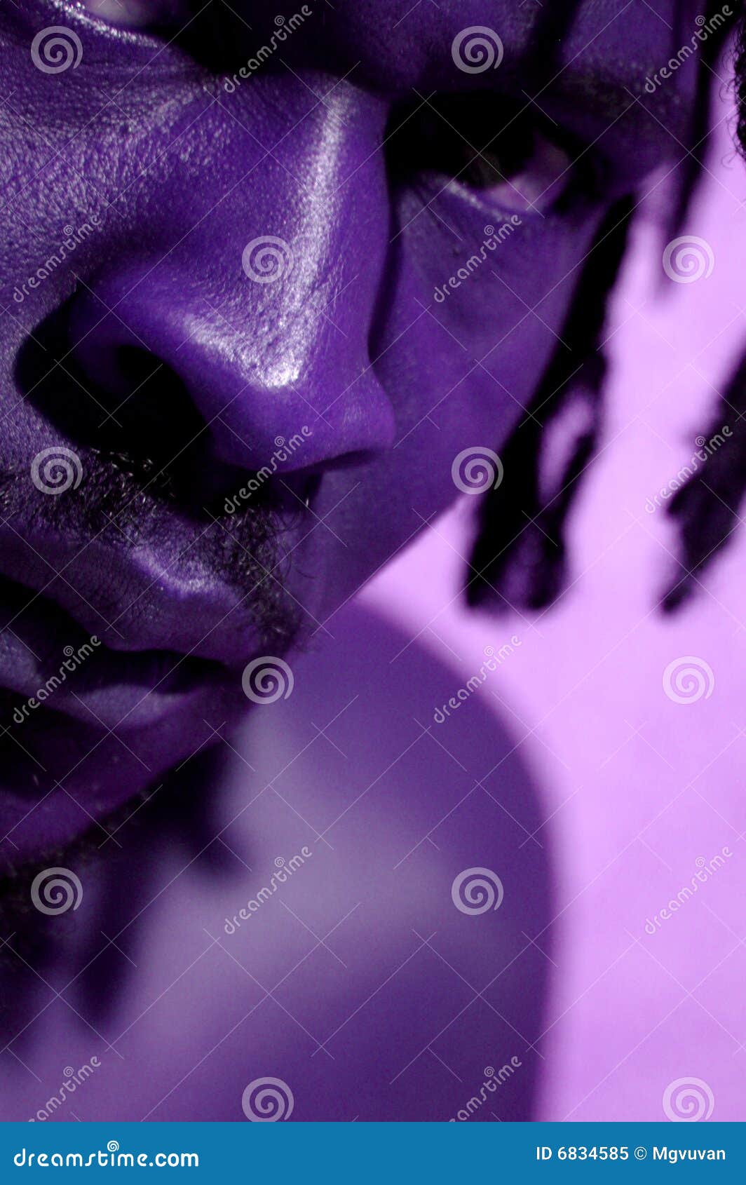Retrato masculino roxo imagem de stock. Imagem de cara - 6834585