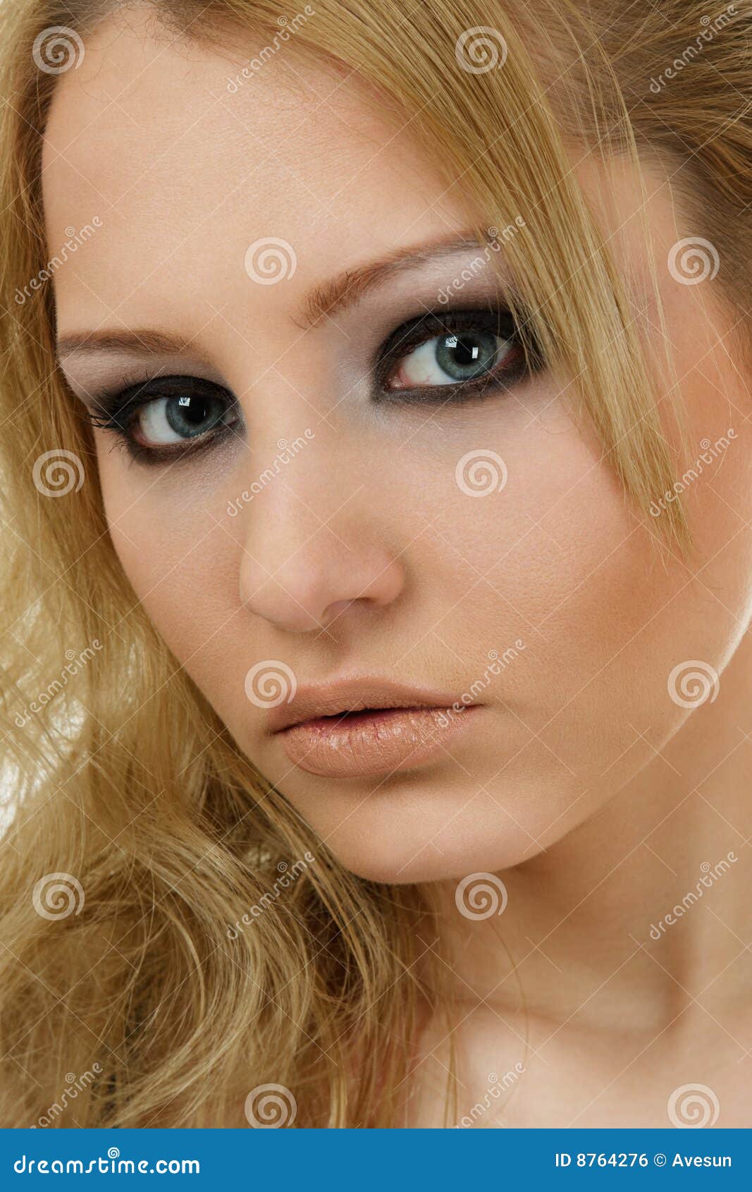 Retrato Rubio Hermoso De La Mujer Foto de archivo - Imagen de pelo ...