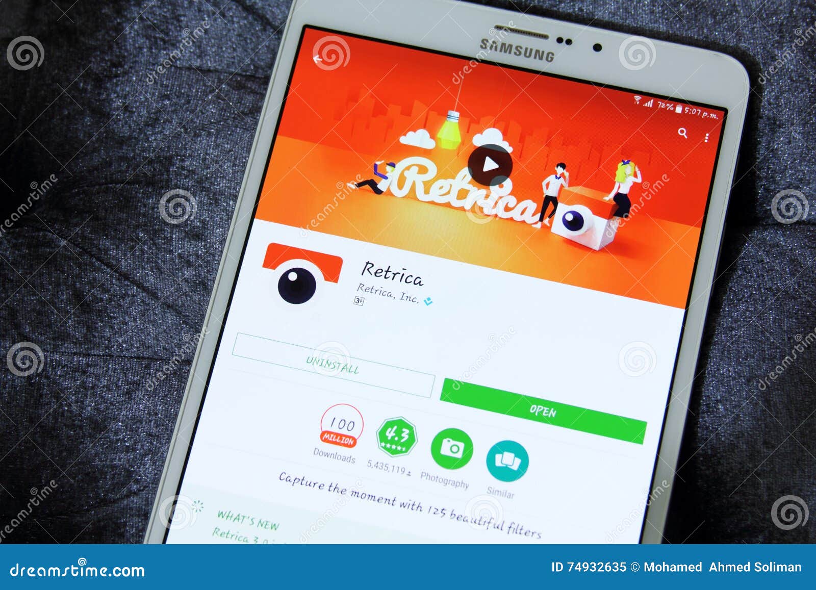 Retrica app imagen editorial. Imagen de software, tapa - 74932635