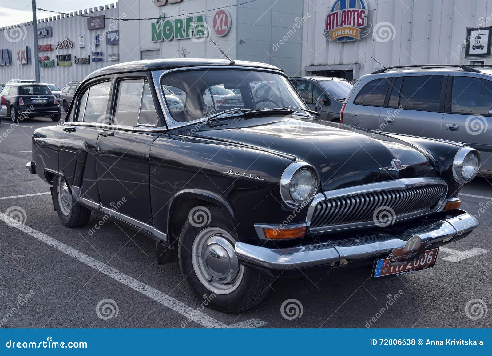 Retro- Auto GAZ-21 Volga redaktionelles stockfoto. Bild von wolken ...