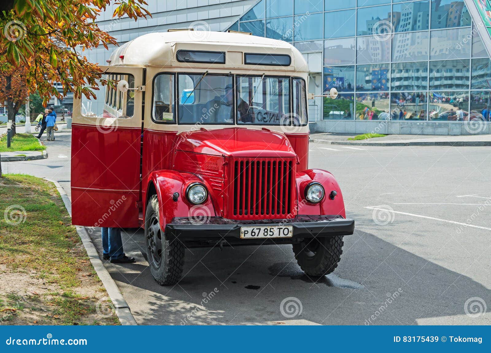 Retro bus immagine stock editoriale. Immagine di ferro - 83175439