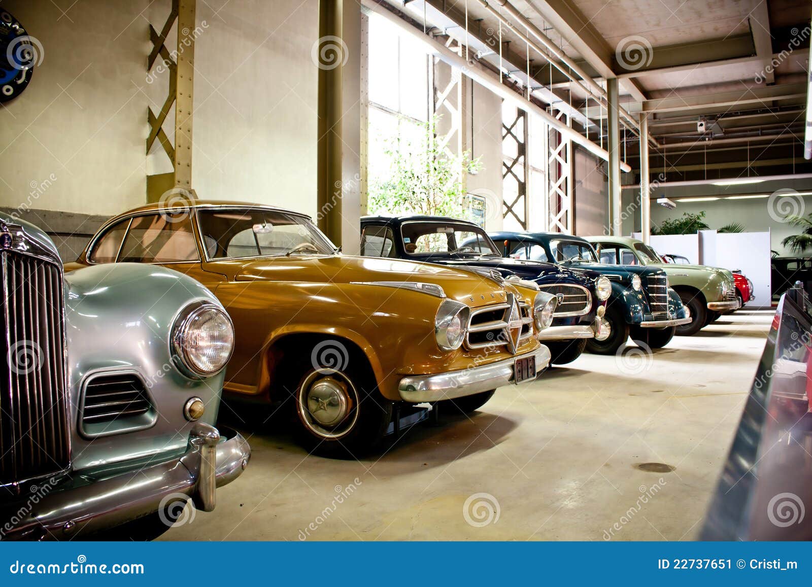 Retro cars on display editorial photo. Image of autoworld - 22737651