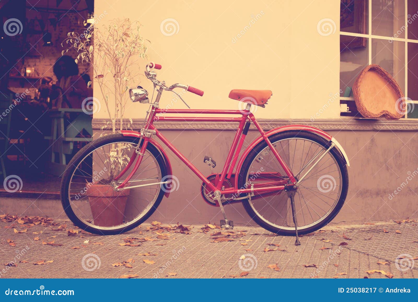 Retro fiets stock afbeelding. Image of vervoer, fiets - 25038217