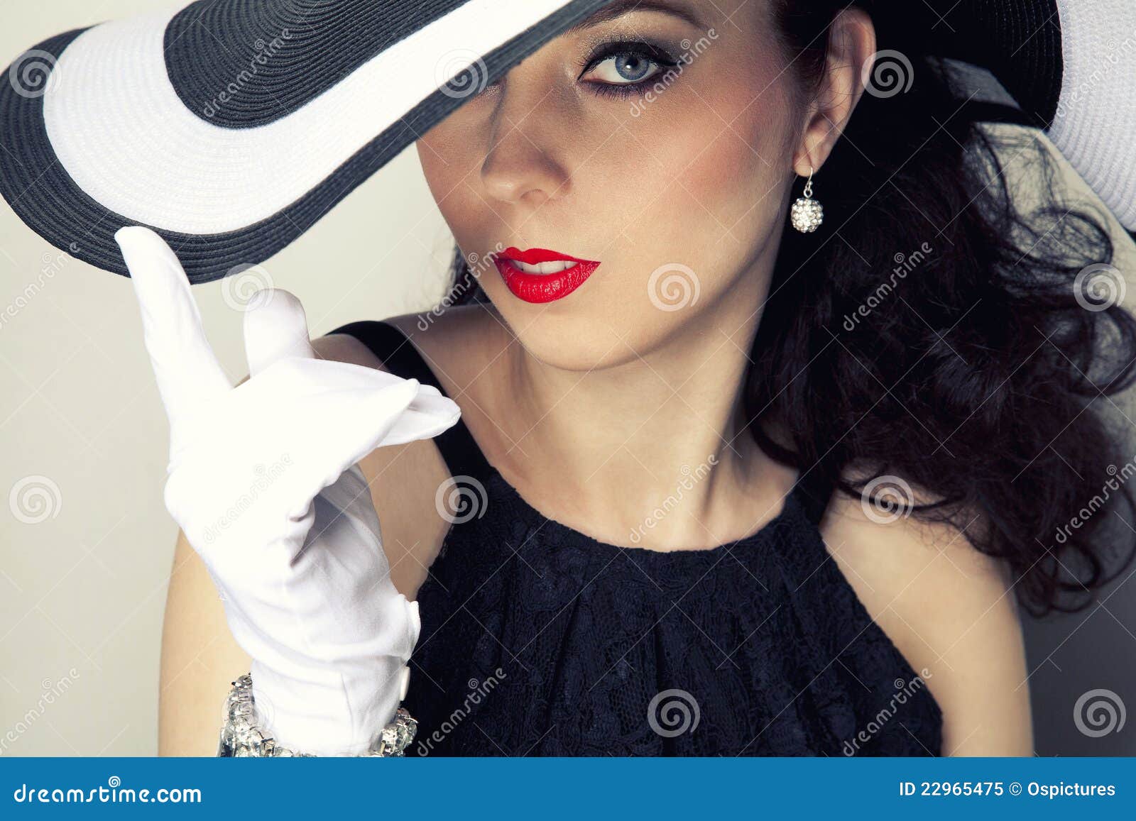 Retro- Frau in einem Hut stockbild. Bild von eleganz - 22965475