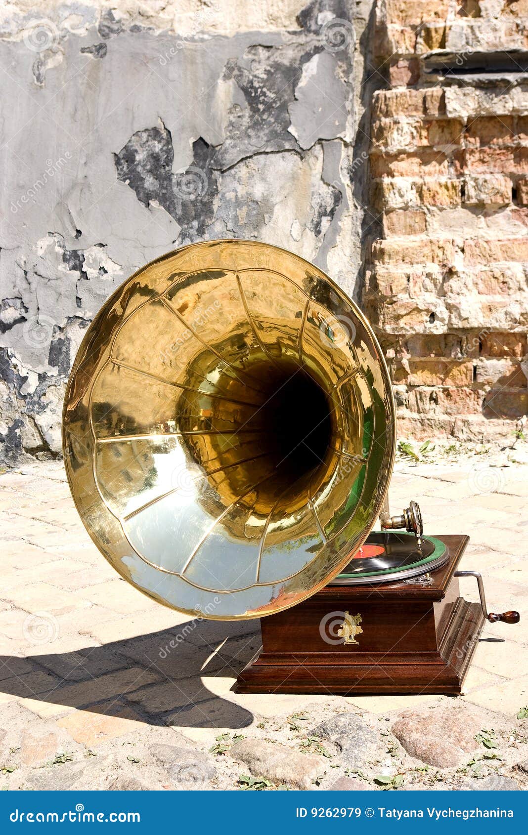 Retro gramophone stock image. Image of music, brass, needle - 9262979