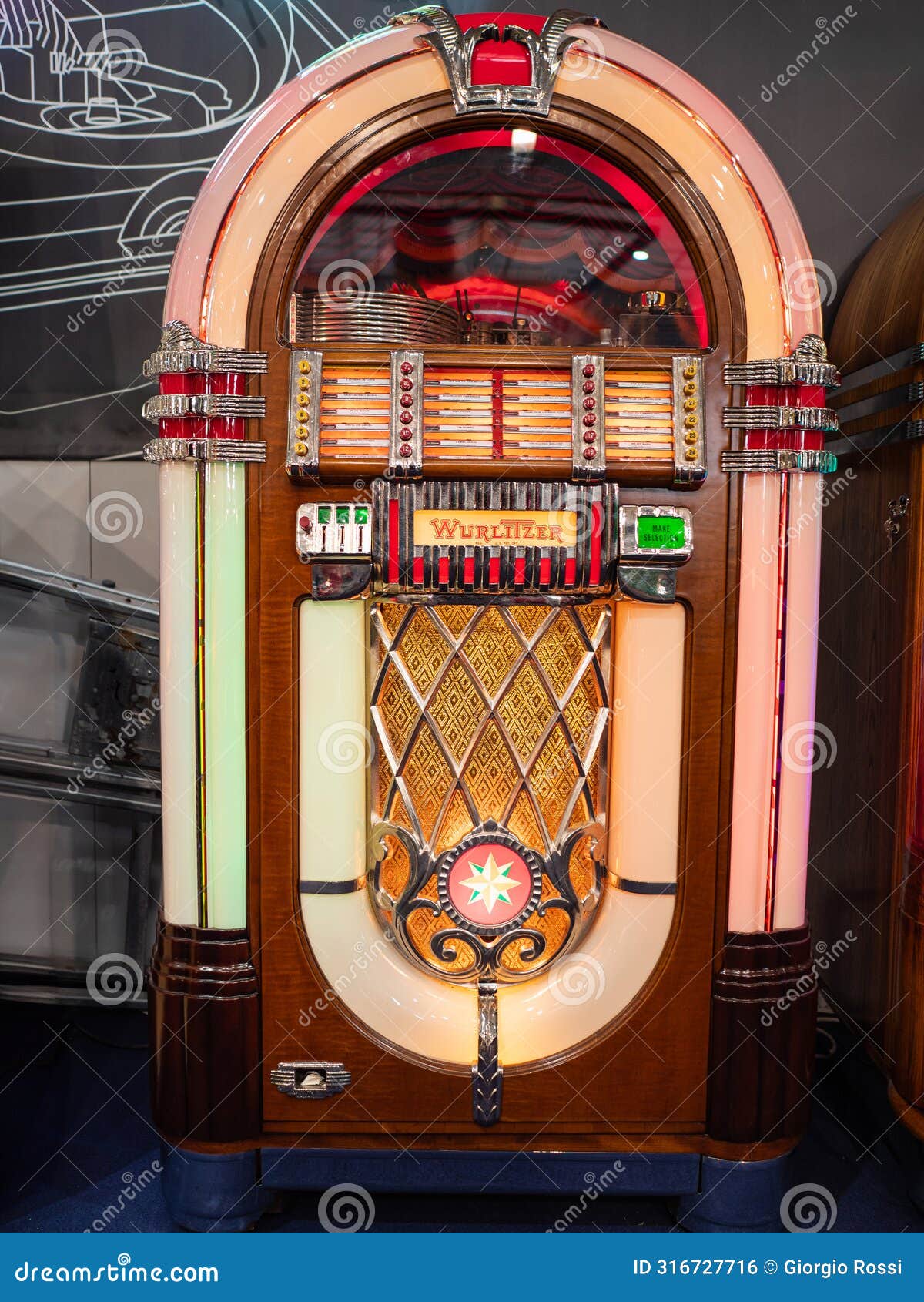 Retro Jukebox: Music And Dance In Bars In The 1950s Editorial Photo ...