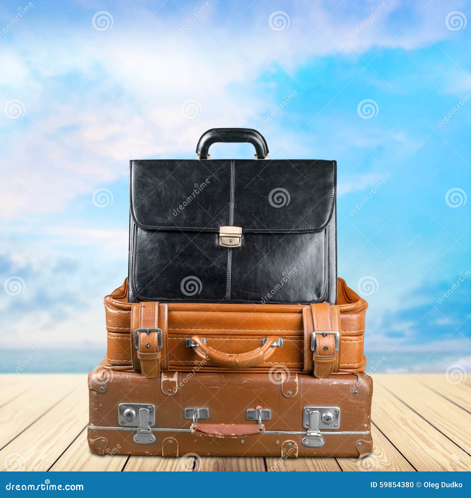 Retro- Koffer stockfoto. Bild von ferien, leder, koffer - 59854380