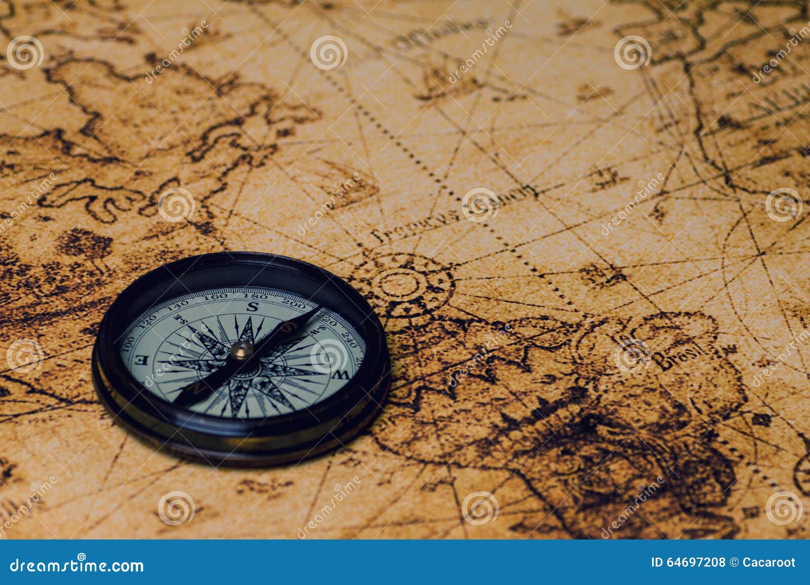 Retro Kompas Op Antieke Wereldkaart Stock Foto - Image of visie ...