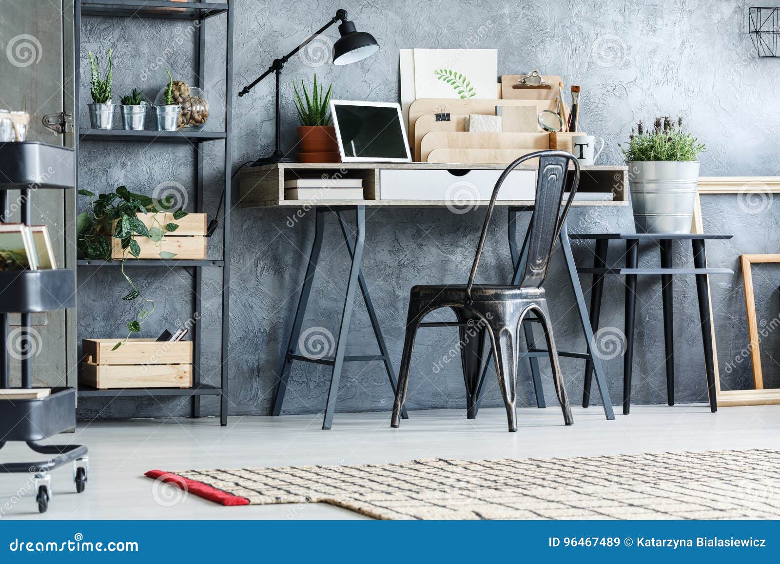 Retro Meble W Biurowym Pokoju Obraz Stock - Obraz złożonej z ...