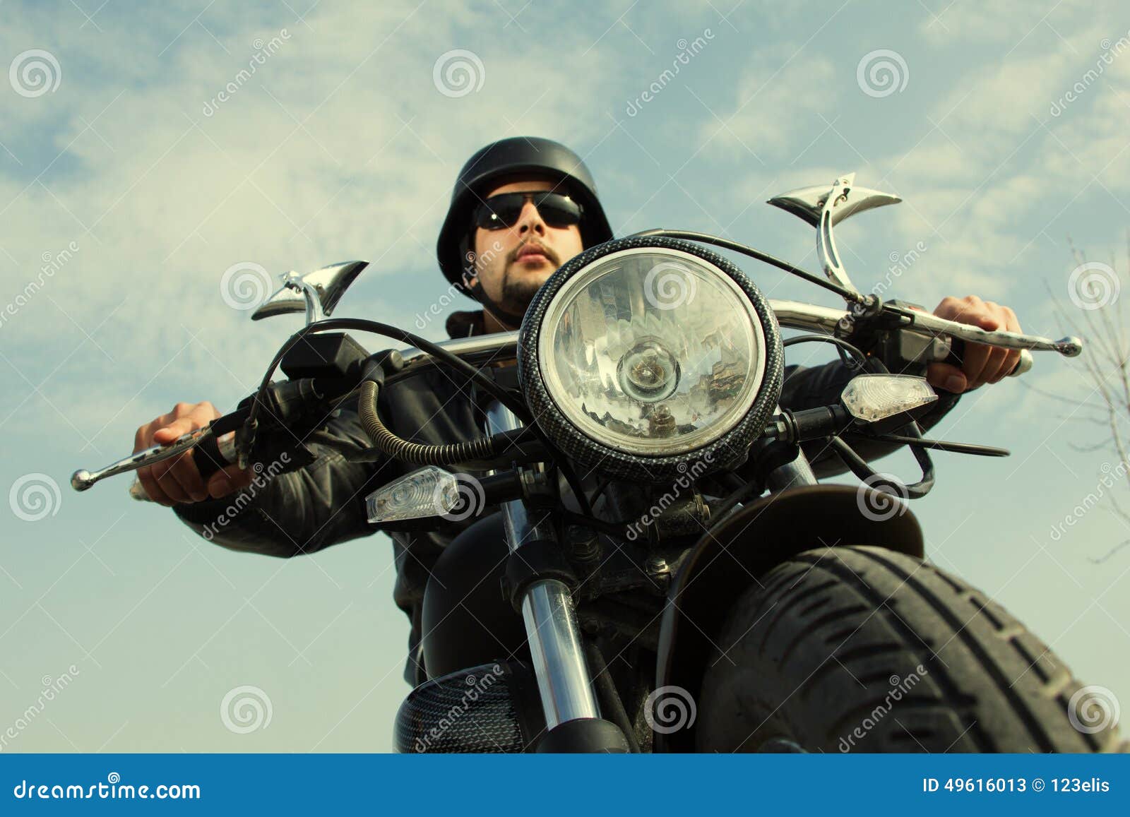 Retro Motorbiker stock afbeelding. Image of groot, bruin - 49616013