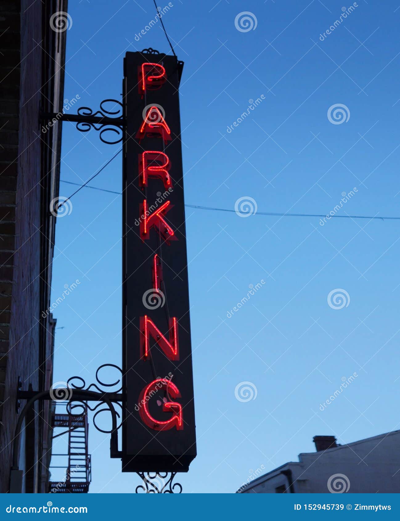 Retro neon parking sign stock image. Image of night - 152945739