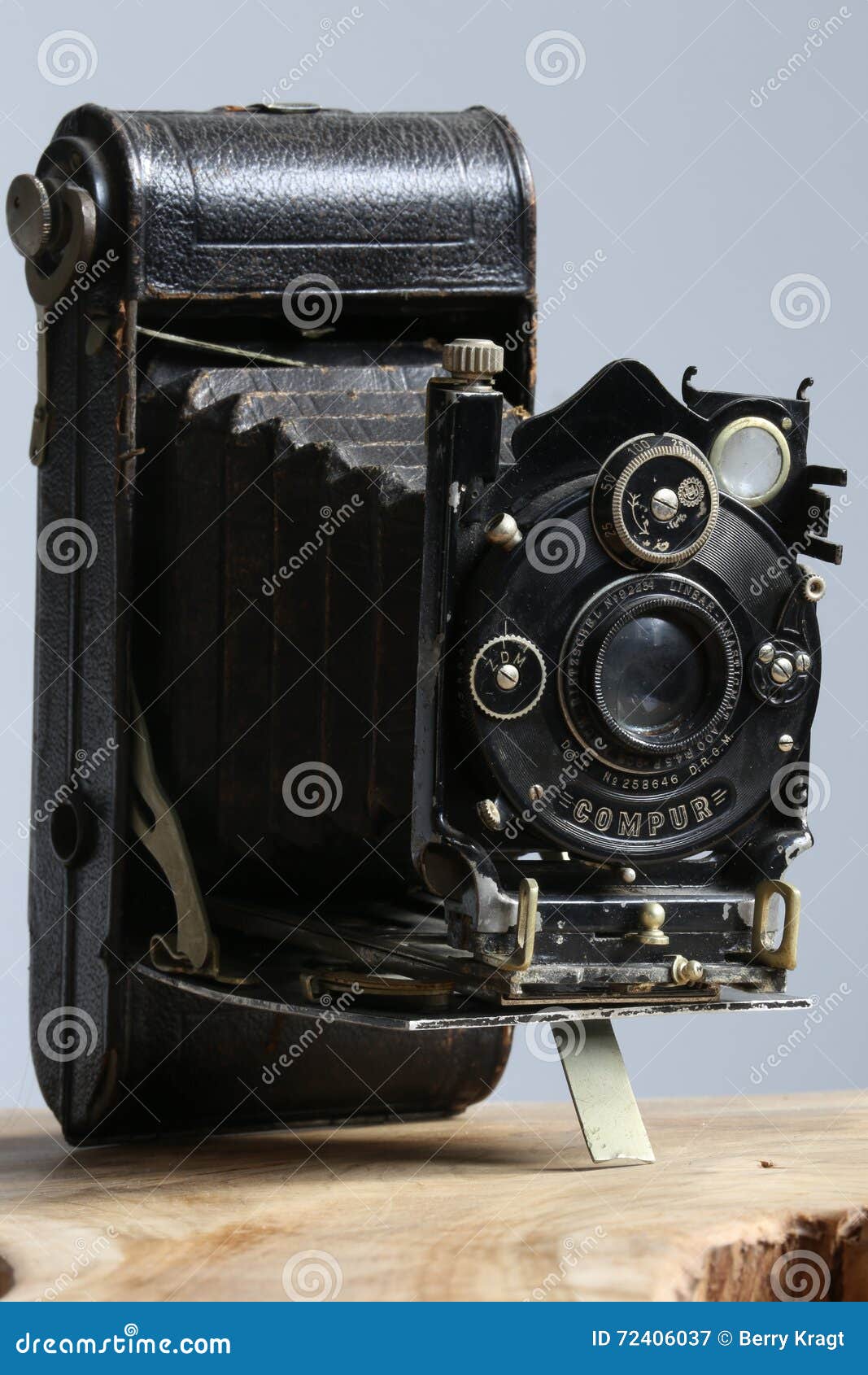 A retro old bellows camera editorial photography. Image of balg - 72406037