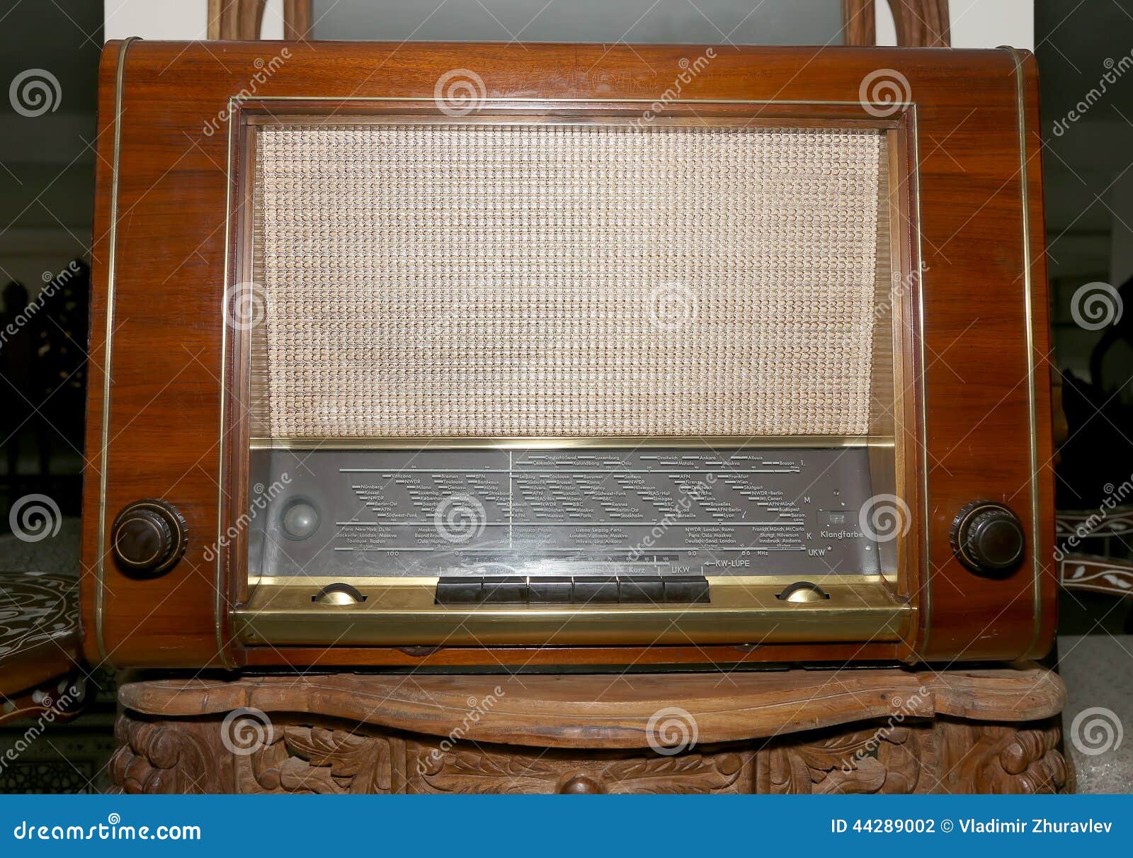 Retro radio receiver stock photo. Image of frequency - 44289002
